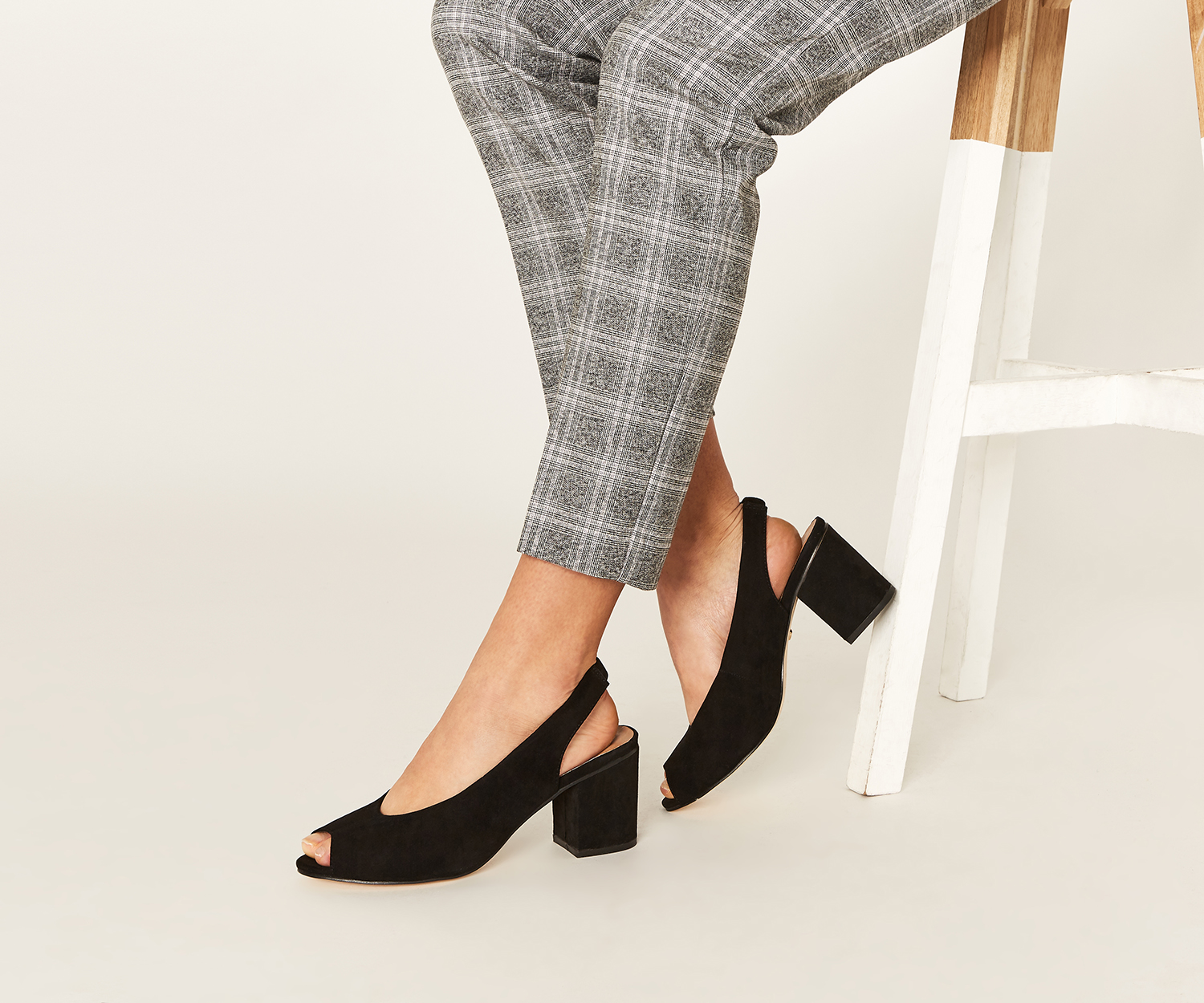 Pourquoi le talon carré est-il un incontournable ? – Biocosboutique.fr ...